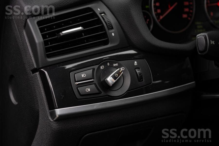 Black BMW X3 2014 in Riga, with an engine capacity of 2.00 L and mileage of 170 thousand km for 15490 €, photo 12 on AUTOMOTO.COM.LV