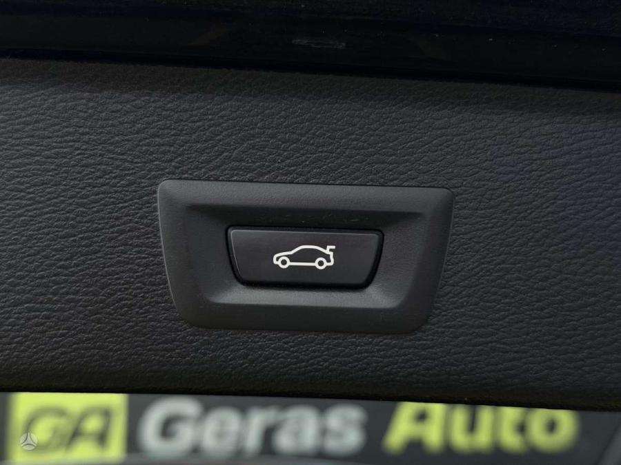 Black BMW X3 2014 in Vilnius, with an engine capacity of 2.00 L and mileage of 298 thousand km for 10700 €, photo 14 on AUTOMOTO.COM.LV