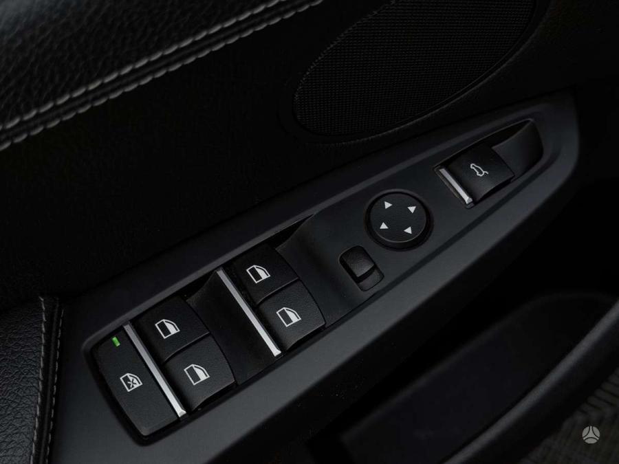 Black BMW X3 2014 in Vilnius, with an engine capacity of 2.00 L and mileage of 298 thousand km for 10700 €, photo 21 on AUTOMOTO.COM.LV