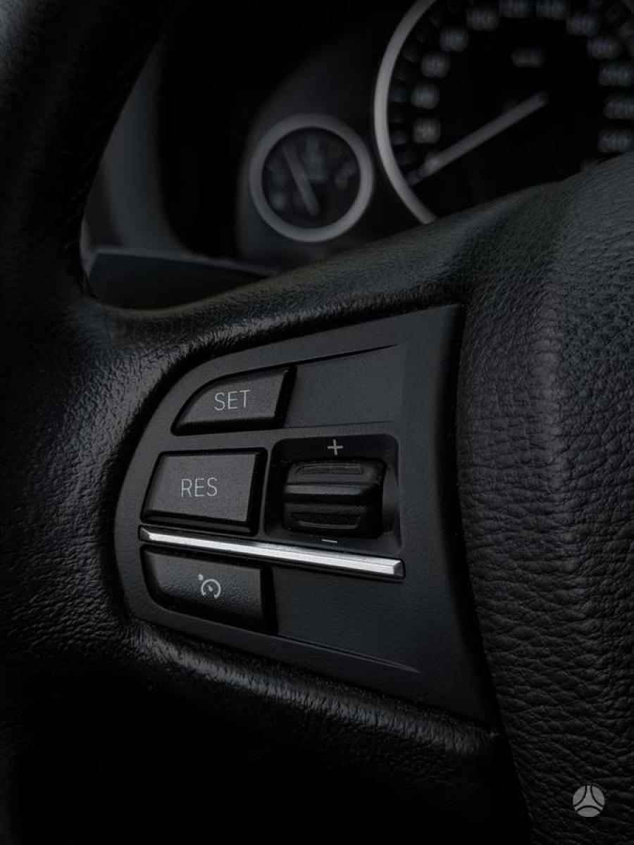 Black BMW X3 2014 in Vilnius, with an engine capacity of 2.00 L and mileage of 298 thousand km for 10700 €, photo 27 on AUTOMOTO.COM.LV