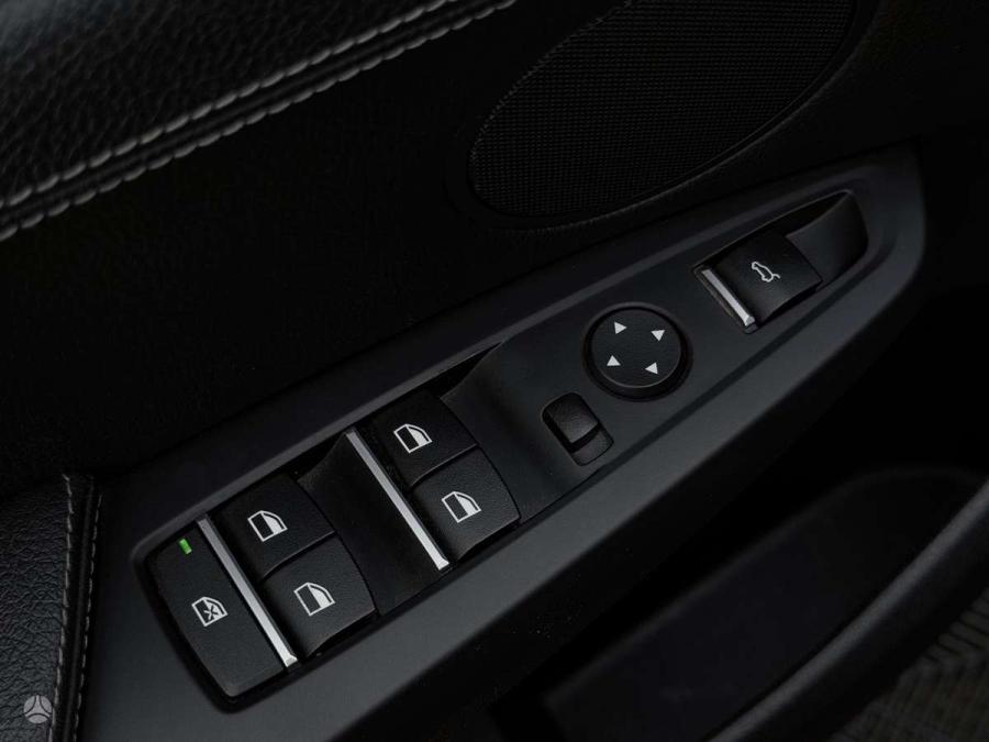 Black BMW X3 2014 in Vilnius, with an engine capacity of 2.00 L and mileage of 298 thousand km for 10500 €, photo 21 on AUTOMOTO.COM.LV