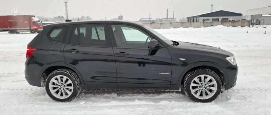 Black BMW X3 2015 in Panevezys, with an engine capacity of 2.00 L and mileage of 269 thousand km for 12300 €, photo 5 on AUTOMOTO.COM.LV