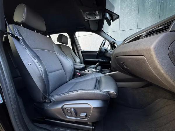 Black BMW X3 2015 in Riga, with an engine capacity of 2.00 L and mileage of 257 thousand km for 12200 €, photo 6 on AUTOMOTO.COM.LV