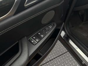 Black BMW X3 2015 in Kaunas, with an engine capacity of 3.00 L and mileage of 127 thousand km for 14799 €, photo 14 on AUTOMOTO.COM.LV