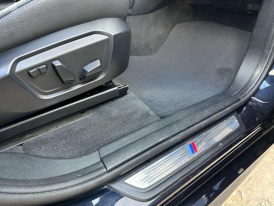 Black BMW X3 2015 in Vilnius, with an engine capacity of 2.99 L and mileage of 300 thousand km for 13100 €, photo 29 on AUTOMOTO.COM.LV