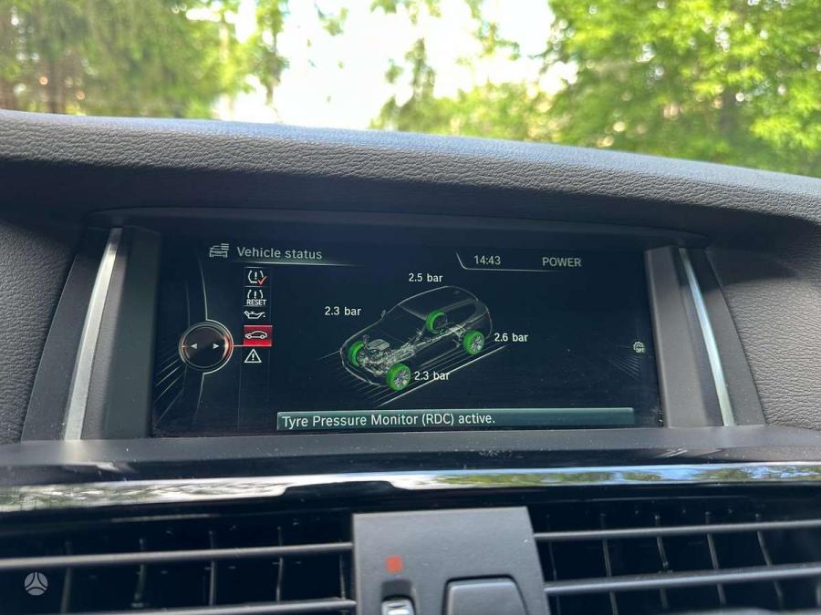 Black BMW X3 2015 in Vilnius, with an engine capacity of 2.99 L and mileage of 300 thousand km for 13100 €, photo 35 on AUTOMOTO.COM.LV