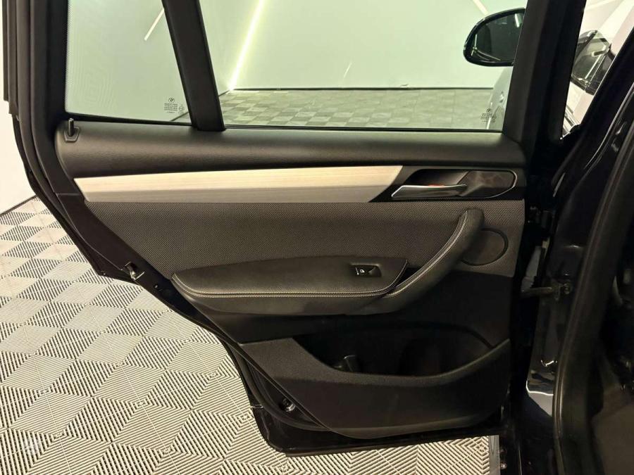 Black BMW X3 2015 in Marijampole, with an engine capacity of 2.99 L and mileage of 202 thousand km for 15500 €, photo 14 on AUTOMOTO.COM.LV