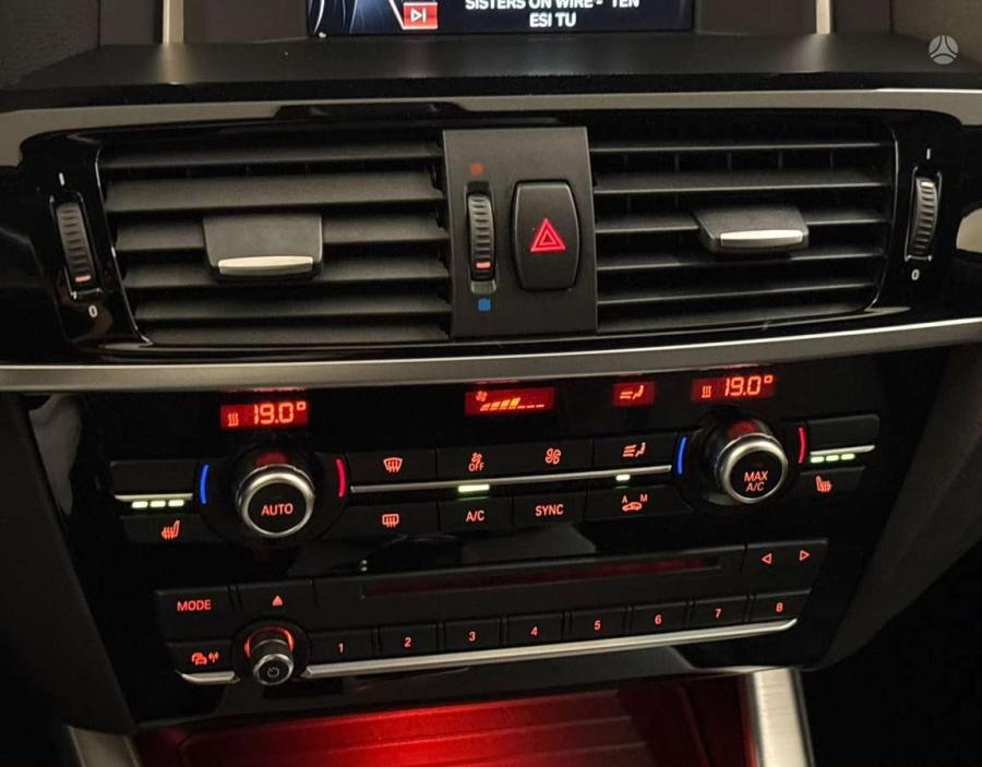 Melns BMW X3 2015 Marijampole, ar dzinēja tilpumu 2.00 L un nobraukumu 179 tūkst. km par 16450 €, foto 12 vietnē AUTOMOTO.COM.LV