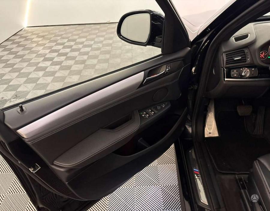 Melns BMW X3 2015 Marijampole, ar dzinēja tilpumu 2.00 L un nobraukumu 179 tūkst. km par 16450 €, foto 23 vietnē AUTOMOTO.COM.LV
