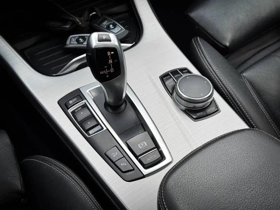 Black BMW X3 2016 in Riga, with an engine capacity of 2.00 L and mileage of 195 thousand km for 16700 €, photo 27 on AUTOMOTO.COM.LV