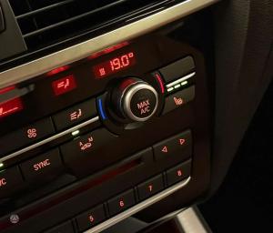 Black BMW X3 2016 in Marijampole, with an engine capacity of 2.00 L and mileage of 187 thousand km for 15999 €, photo 29 on AUTOMOTO.COM.LV