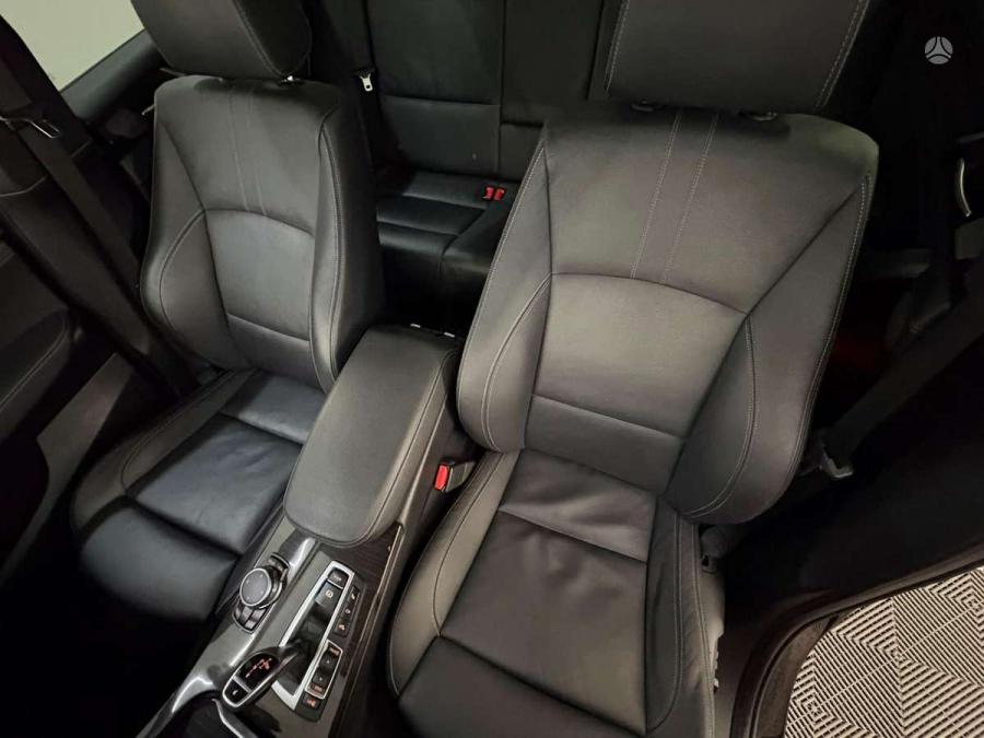 Black BMW X3 2016 in Marijampole, with an engine capacity of 2.99 L and mileage of 265 thousand km for 16999 €, photo 12 on AUTOMOTO.COM.LV
