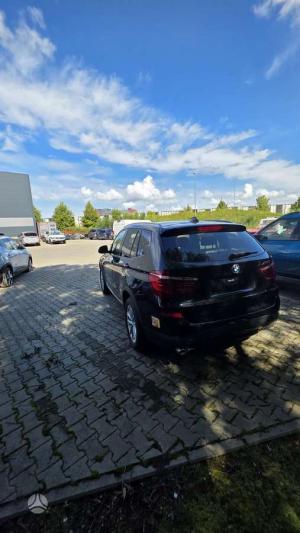 Black BMW X3 2016 in Klaipeda, with an engine capacity of 0.00 L and mileage of 218 thousand km for 6800 €, photo 8 on AUTOMOTO.COM.LV
