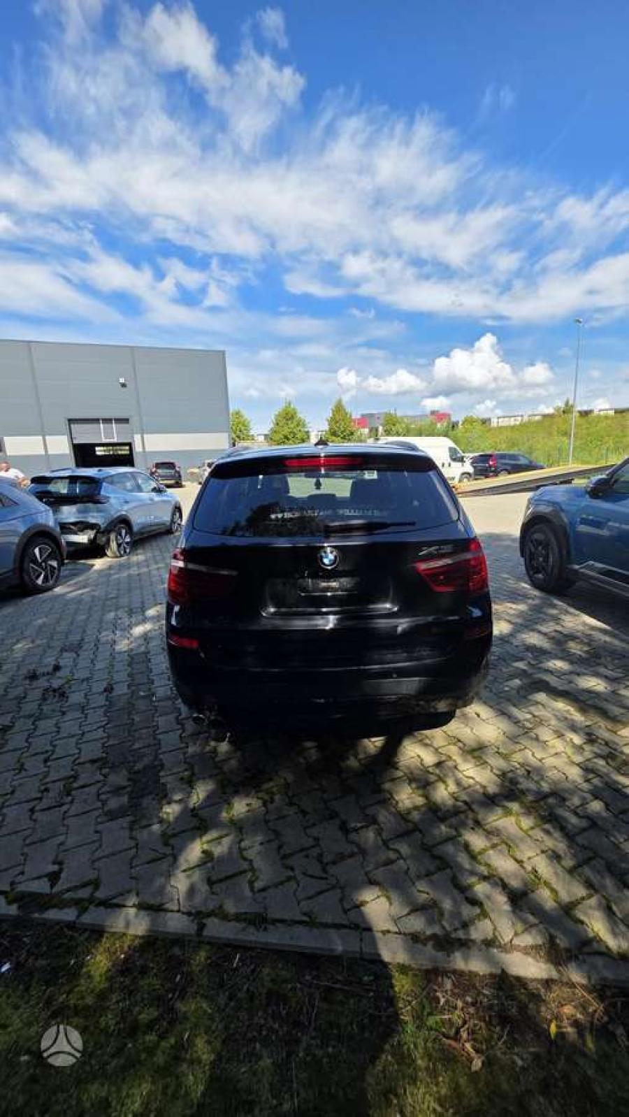 Black BMW X3 2016 in Klaipeda, with an engine capacity of 0.00 L and mileage of 218 thousand km for 6800 €, photo 10 on AUTOMOTO.COM.LV
