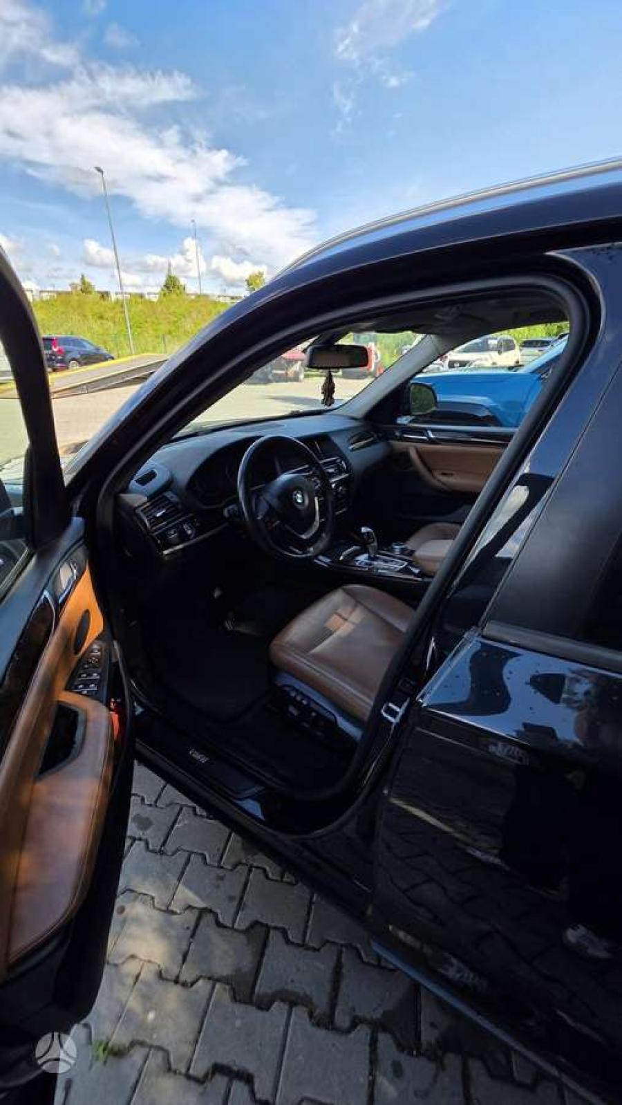 Black BMW X3 2016 in Klaipeda, with an engine capacity of 0.00 L and mileage of 218 thousand km for 6800 €, photo 12 on AUTOMOTO.COM.LV