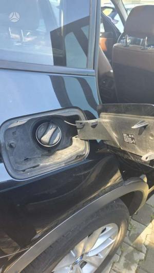 Black BMW X3 2016 in Klaipeda, with an engine capacity of 0.00 L and mileage of 218 thousand km for 6800 €, photo 22 on AUTOMOTO.COM.LV