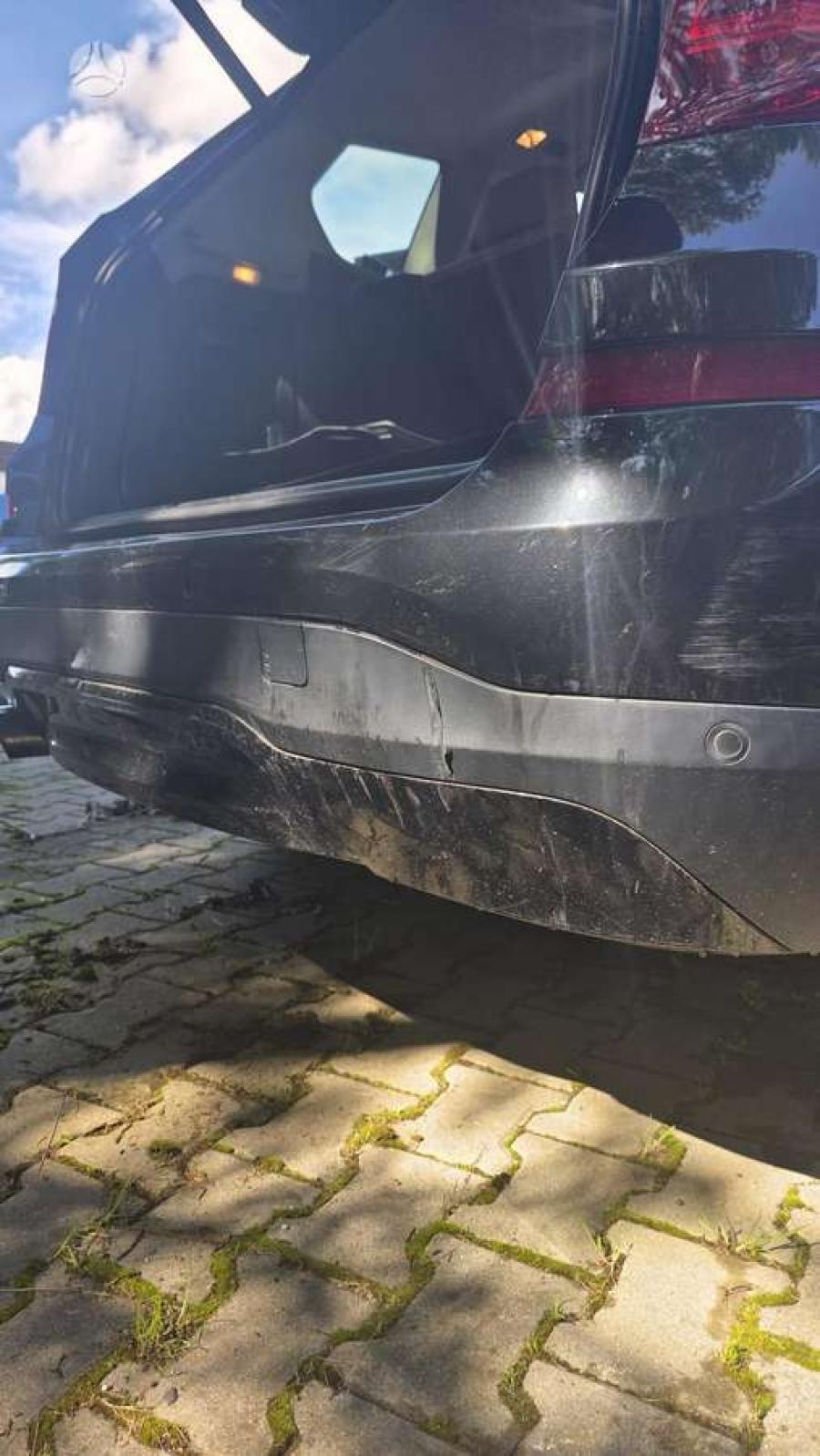 Black BMW X3 2016 in Klaipeda, with an engine capacity of 0.00 L and mileage of 218 thousand km for 6800 €, photo 23 on AUTOMOTO.COM.LV