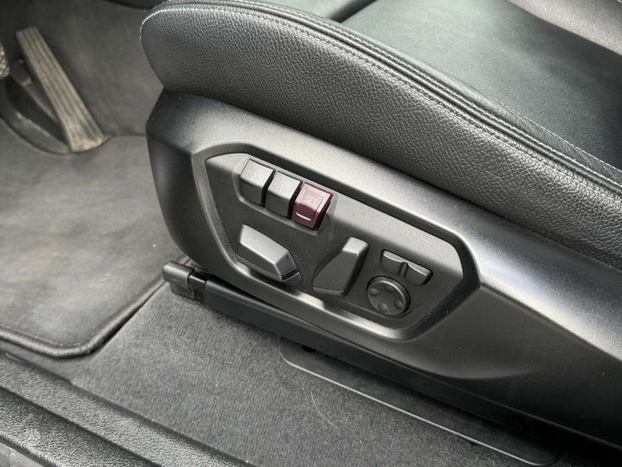 Black BMW X3 2016 in Siauliai, with an engine capacity of 3.00 L and mileage of 173 thousand km for 16450 €, photo 25 on AUTOMOTO.COM.LV
