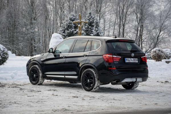 Black BMW X3 2017 in Elektrenai, with an engine capacity of 2.00 L and mileage of 194 thousand km for 14800 €, photo 5 on AUTOMOTO.COM.LV
