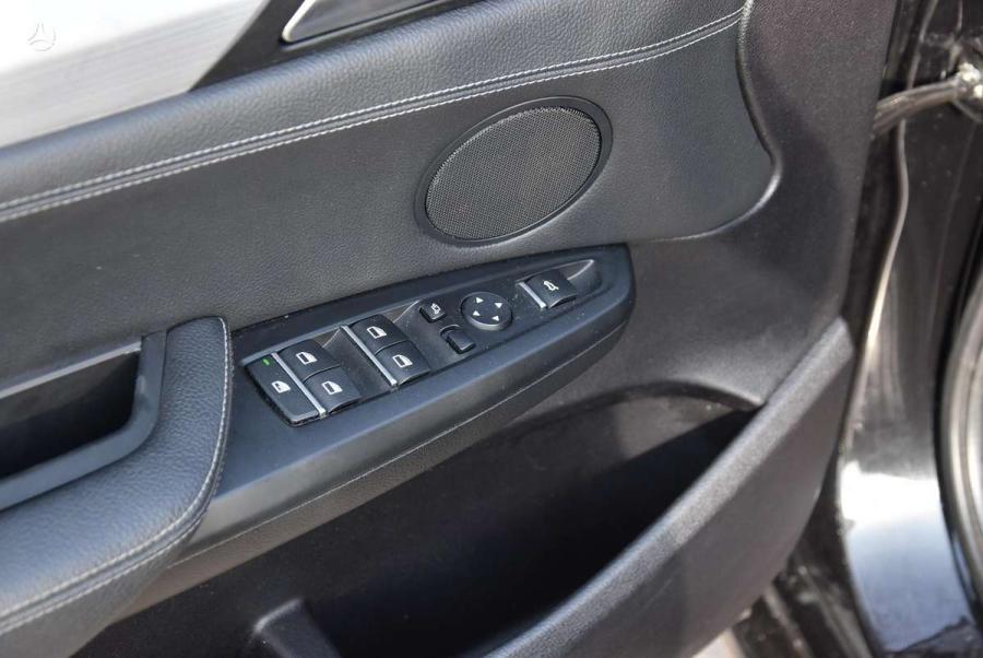 Black BMW X3 2017 in Vilnius, with an engine capacity of 2.00 L and mileage of 269 thousand km for 16500 €, photo 19 on AUTOMOTO.COM.LV