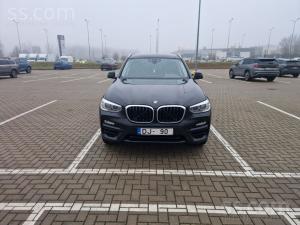 Black BMW X3 2018 in Riga, with an engine capacity of 2.00 L and mileage of 159 thousand km for 22490 €, photo 2 on AUTOMOTO.COM.LV