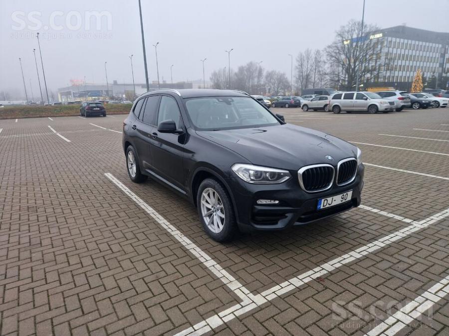 Black BMW X3 2018 in Riga, with an engine capacity of 2.00 L and mileage of 159 thousand km for 22490 €, photo 3 on AUTOMOTO.COM.LV