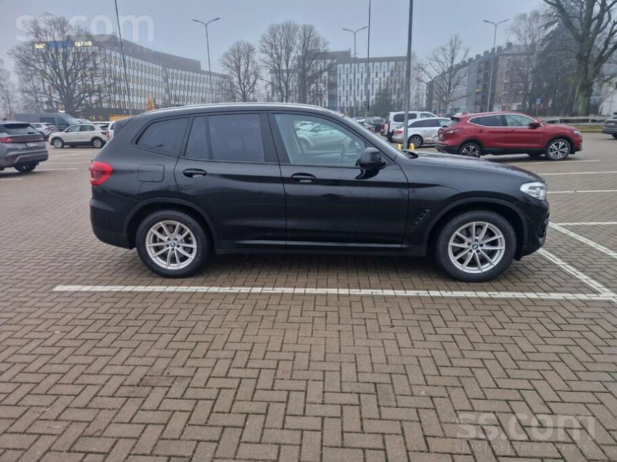 Black BMW X3 2018 in Riga, with an engine capacity of 2.00 L and mileage of 159 thousand km for 22490 €, photo 4 on AUTOMOTO.COM.LV