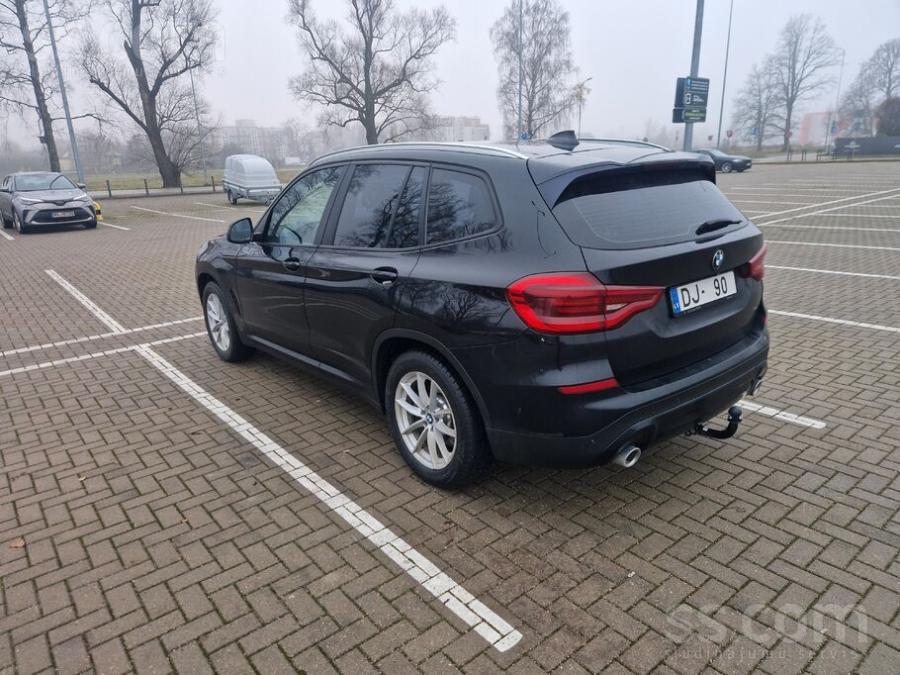 Black BMW X3 2018 in Riga, with an engine capacity of 2.00 L and mileage of 159 thousand km for 22490 €, photo 7 on AUTOMOTO.COM.LV