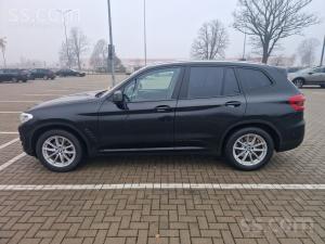 Black BMW X3 2018 in Riga, with an engine capacity of 2.00 L and mileage of 159 thousand km for 22490 €, photo 8 on AUTOMOTO.COM.LV