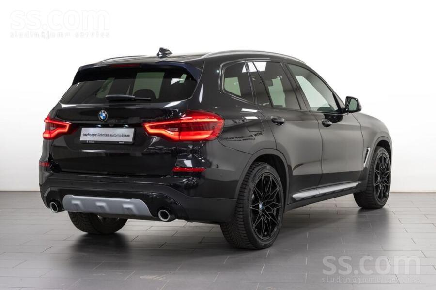 Black BMW X3 2018 in Riga, with an engine capacity of 3.00 L and mileage of 137 thousand km for 28900 €, photo 2 on AUTOMOTO.COM.LV