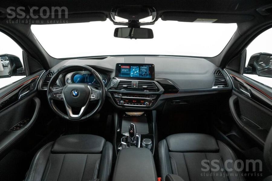 Black BMW X3 2018 in Riga, with an engine capacity of 3.00 L and mileage of 137 thousand km for 28900 €, photo 4 on AUTOMOTO.COM.LV