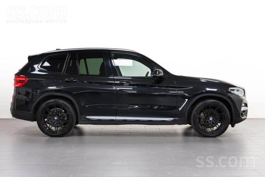 Black BMW X3 2018 in Riga, with an engine capacity of 3.00 L and mileage of 137 thousand km for 28900 €, photo 8 on AUTOMOTO.COM.LV