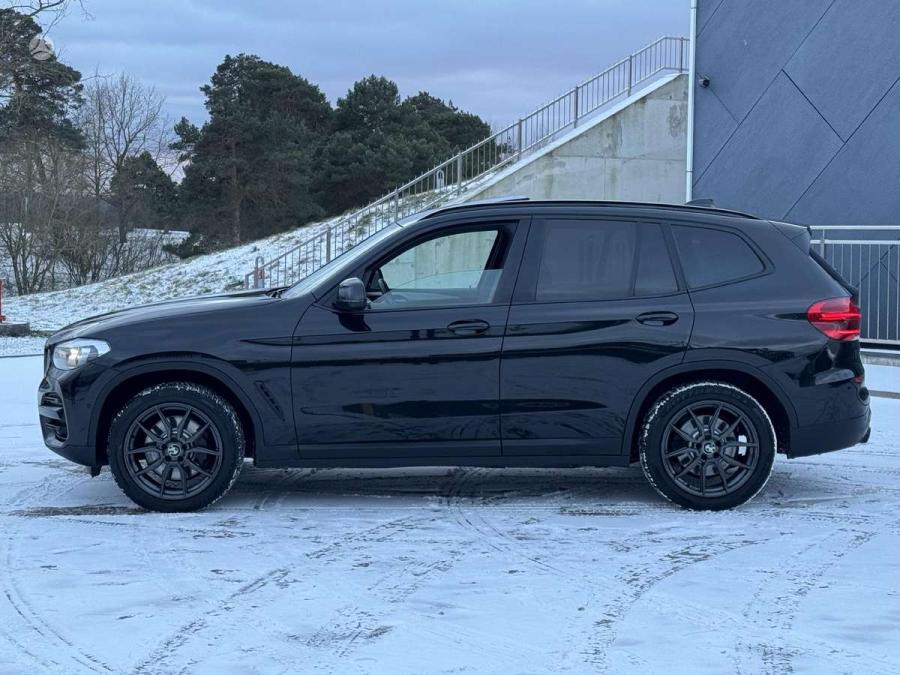 Black BMW X3 2018 in Jonava, with an engine capacity of 2.00 L and mileage of 287 thousand km for 21500 €, photo 5 on AUTOMOTO.COM.LV