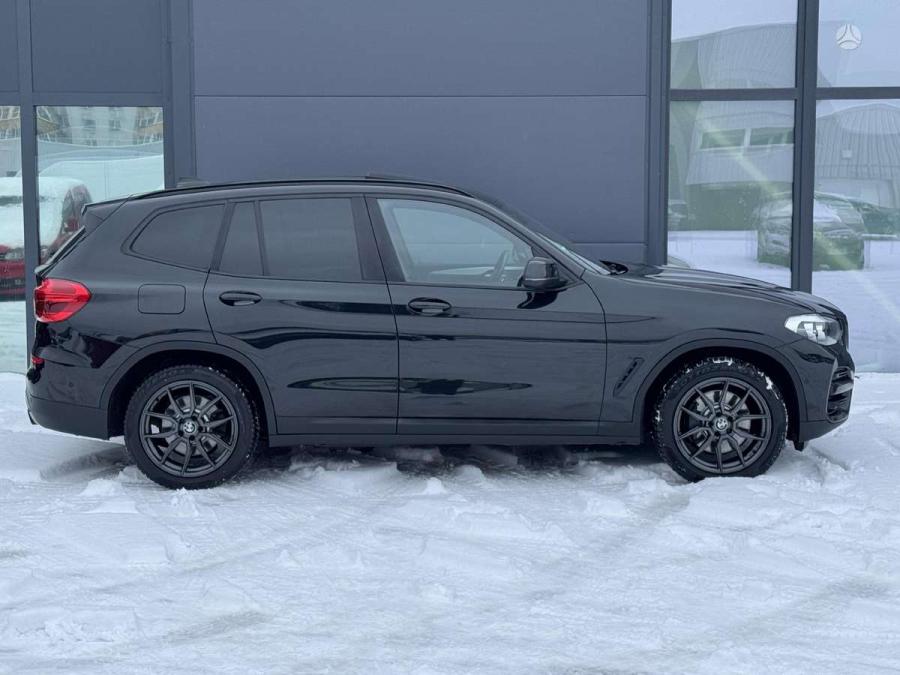Black BMW X3 2018 in Jonava, with an engine capacity of 2.00 L and mileage of 280 thousand km for 21300 €, photo 9 on AUTOMOTO.COM.LV