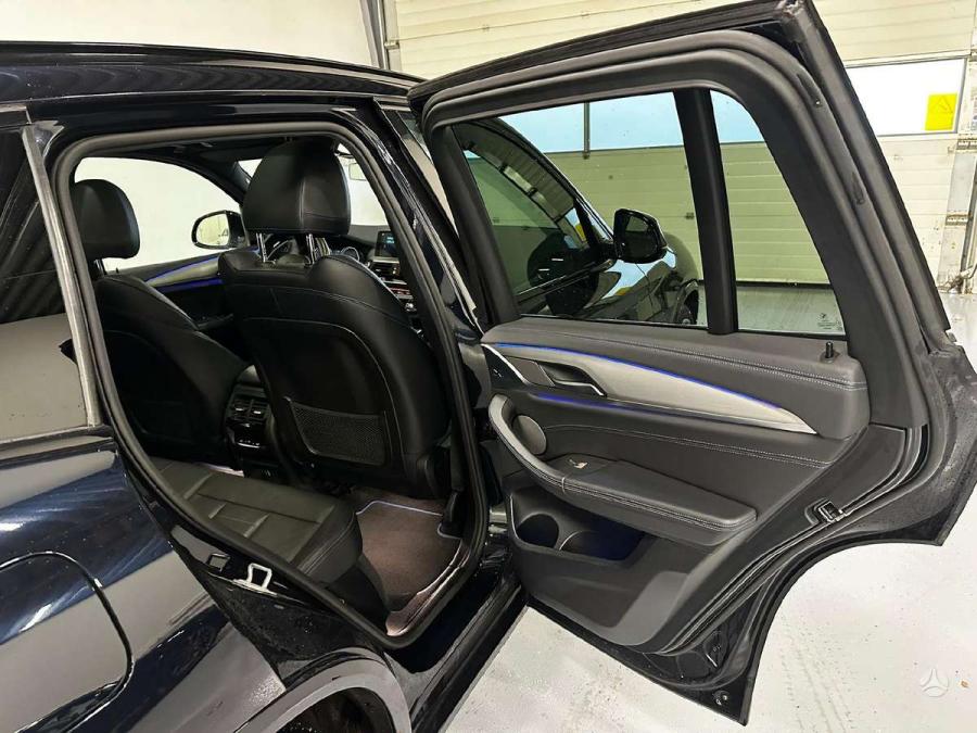 Black BMW X3 2018 in Tartu, with an engine capacity of 2.99 L and mileage of 209 thousand km for 28900 €, photo 16 on AUTOMOTO.COM.LV