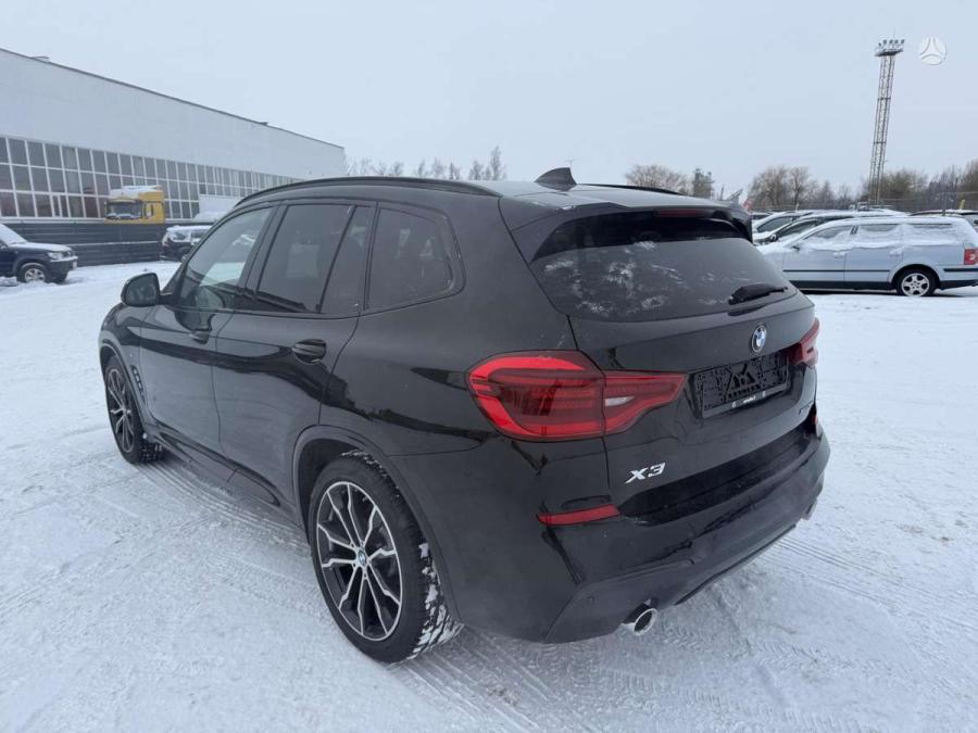 Black BMW X3 2018 in Marijampole, with an engine capacity of 2.99 L and mileage of 260 thousand km for 22900 €, photo 3 on AUTOMOTO.COM.LV