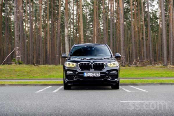 Black BMW X3 2018 in Riga, with an engine capacity of 3.00 L and mileage of 273 thousand km for 23990 €, photo 3 on AUTOMOTO.COM.LV