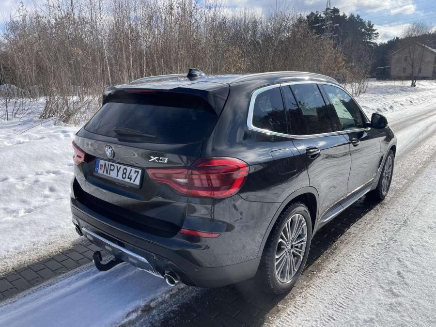 Black BMW X3 2018 in Vilnius, with an engine capacity of 2.00 L and mileage of 242 thousand km for 25900 €, photo 4 on AUTOMOTO.COM.LV