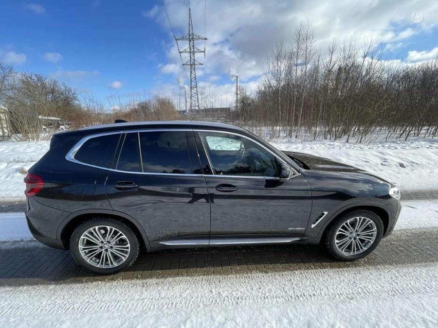 Black BMW X3 2018 in Vilnius, with an engine capacity of 2.00 L and mileage of 242 thousand km for 25900 €, photo 5 on AUTOMOTO.COM.LV