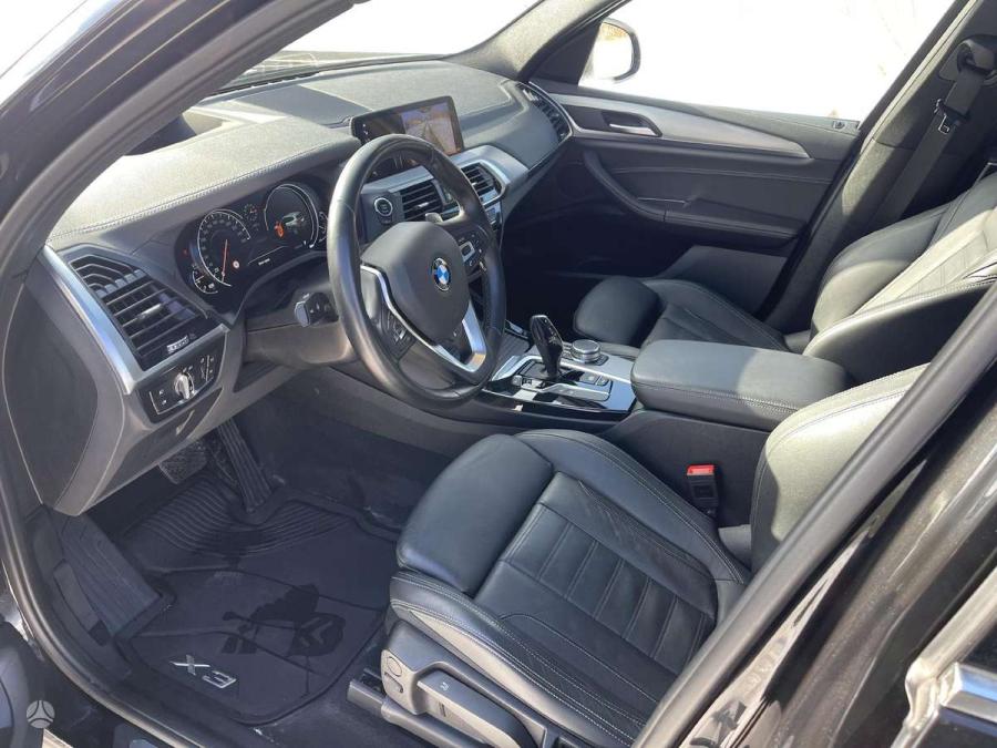 Black BMW X3 2018 in Vilnius, with an engine capacity of 2.00 L and mileage of 242 thousand km for 25900 €, photo 8 on AUTOMOTO.COM.LV