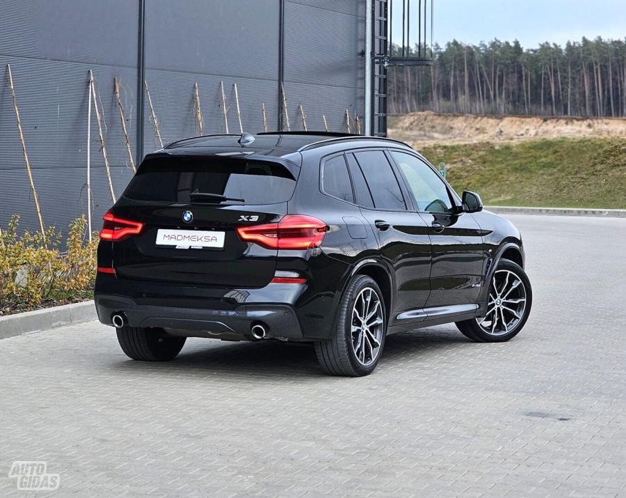 Black BMW X3 2018 in Vilnius, with an engine capacity of 3.00 L and mileage of 243 thousand km for 23250 €, photo 6 on AUTOMOTO.COM.LV