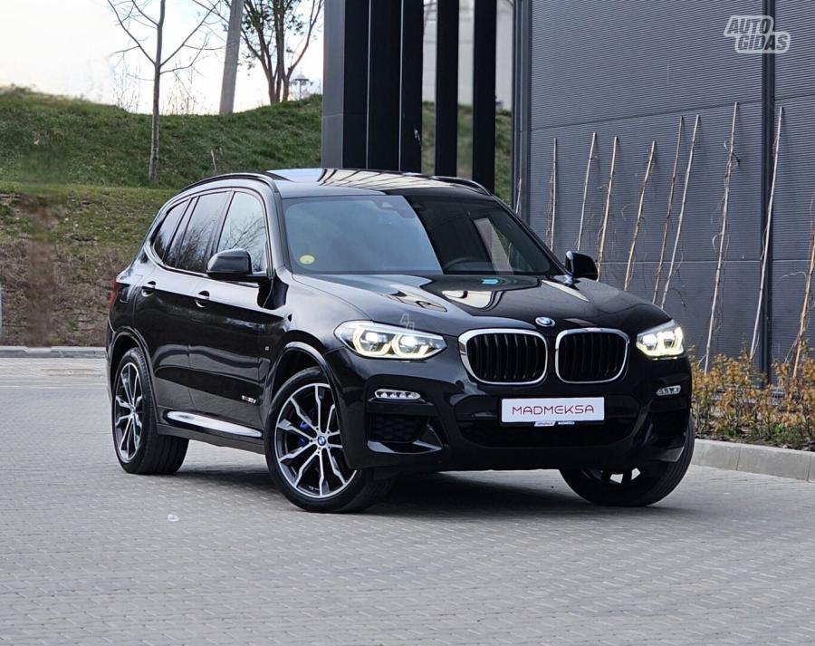 Black BMW X3 2018 in Vilnius, with an engine capacity of 3.00 L and mileage of 243 thousand km for 23250 €, photo 8 on AUTOMOTO.COM.LV