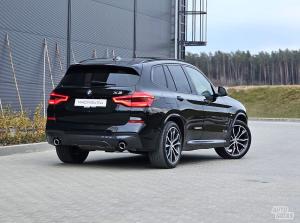 Black BMW X3 2018 in Vilnius, with an engine capacity of 3.00 L and mileage of 243 thousand km for 23250 €, photo 10 on AUTOMOTO.COM.LV
