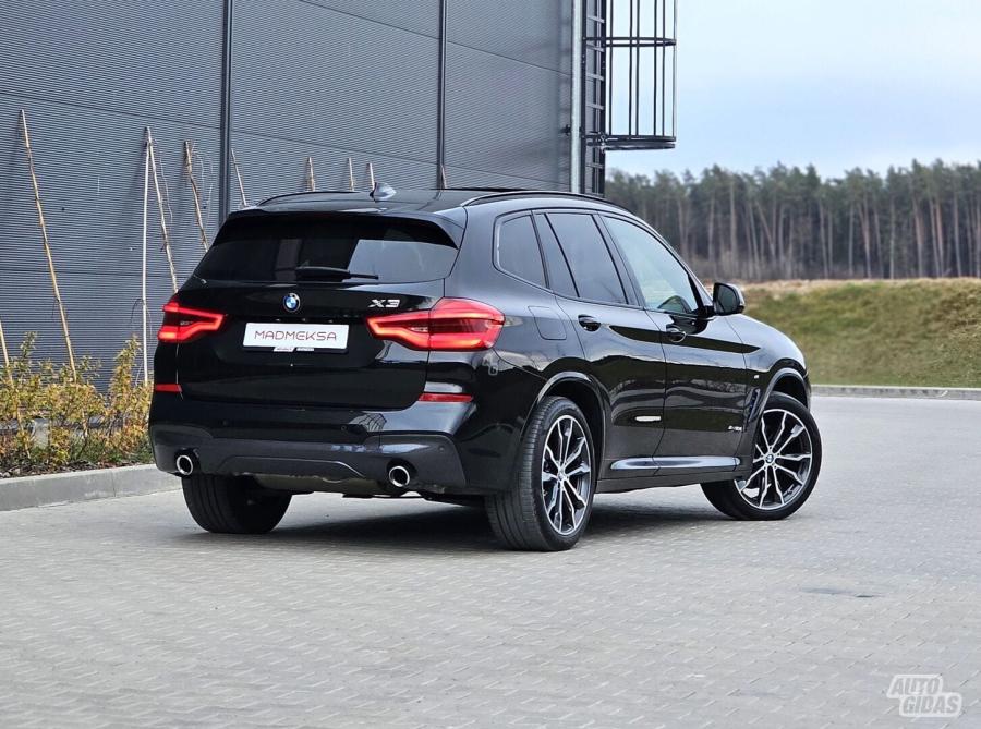Black BMW X3 2018 in Vilnius, with an engine capacity of 3.00 L and mileage of 243 thousand km for 23250 €, photo 10 on AUTOMOTO.COM.LV