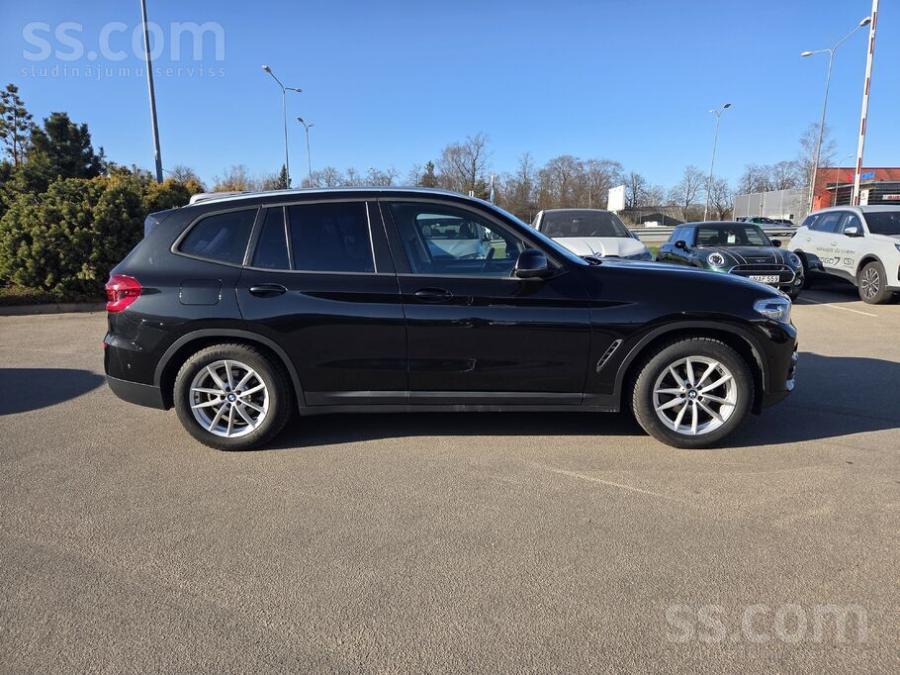 Black BMW X3 2018 in Riga, with an engine capacity of 2.00 L and mileage of 159 thousand km for 22390 €, photo 3 on AUTOMOTO.COM.LV