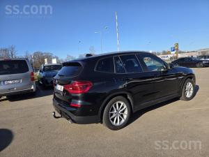 Black BMW X3 2018 in Riga, with an engine capacity of 2.00 L and mileage of 159 thousand km for 22390 €, photo 4 on AUTOMOTO.COM.LV
