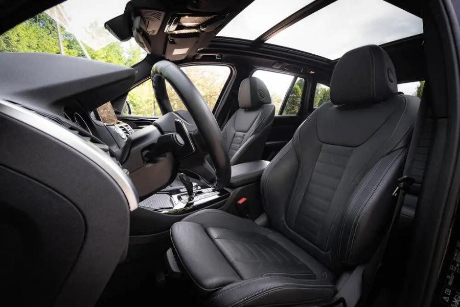 Black BMW X3 2018 in Jelgava, with an engine capacity of 2.00 L and mileage of 206 thousand km for 22900 €, photo 12 on AUTOMOTO.COM.LV