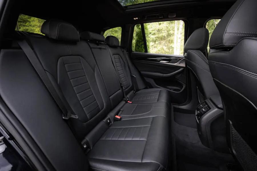 Black BMW X3 2018 in Jelgava, with an engine capacity of 2.00 L and mileage of 206 thousand km for 22900 €, photo 16 on AUTOMOTO.COM.LV