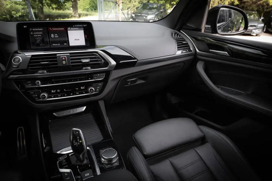 Black BMW X3 2018 in Jelgava, with an engine capacity of 2.00 L and mileage of 206 thousand km for 22900 €, photo 18 on AUTOMOTO.COM.LV