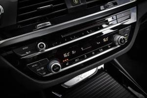 Black BMW X3 2018 in Jelgava, with an engine capacity of 2.00 L and mileage of 206 thousand km for 22900 €, photo 19 on AUTOMOTO.COM.LV